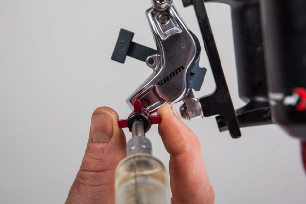 How to bleed Avid or SRAM brakes with Bleeding Edge - MBR