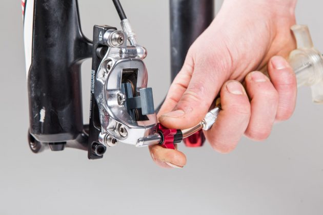 How to bleed Avid or SRAM brakes with Bleeding Edge - MBR