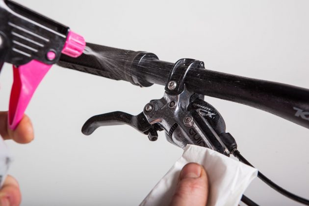 How to bleed Avid or SRAM brakes with Bleeding Edge - MBR