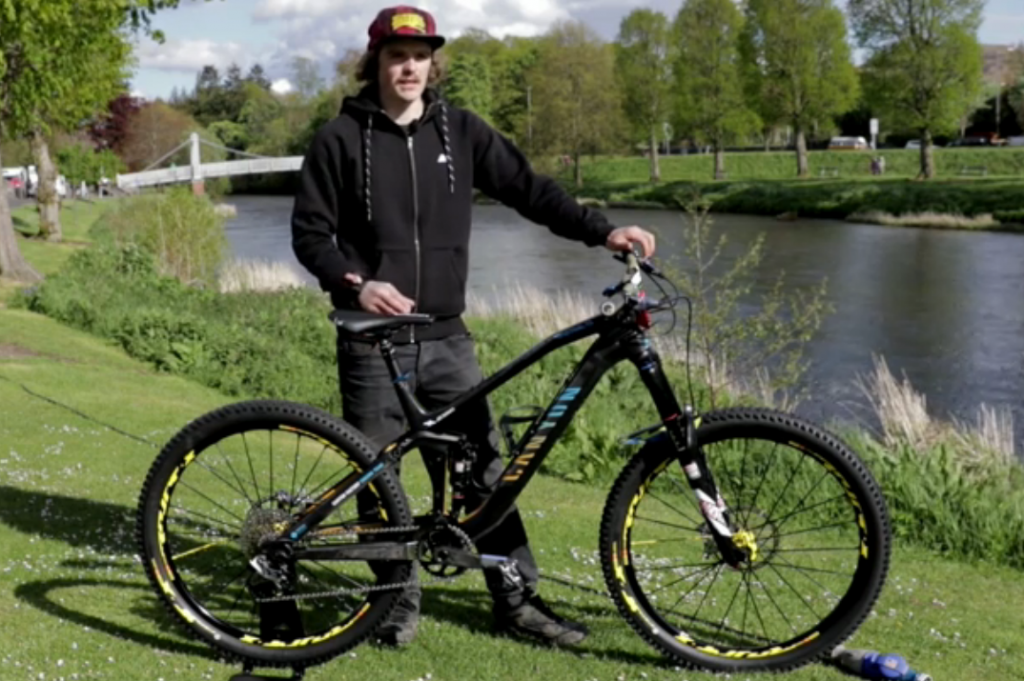 Pro Bike Check: Joe Barnes' Canyon Spectral CF - MBR
