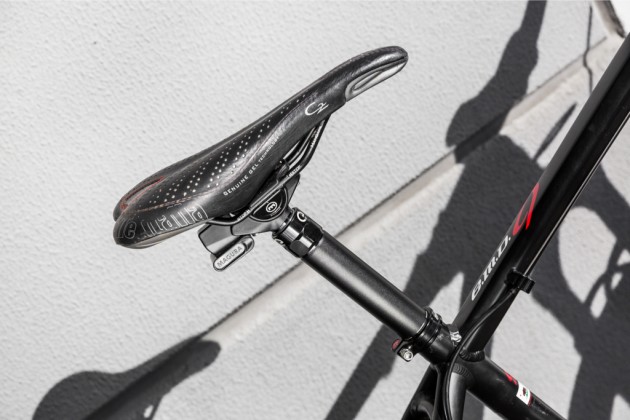 Magura Vyron: the world's first electric dropper post - MBR