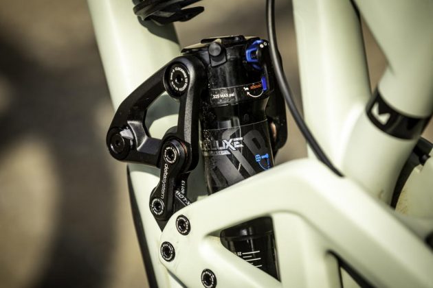 Evil Following V3 GX Eagle review - MBR