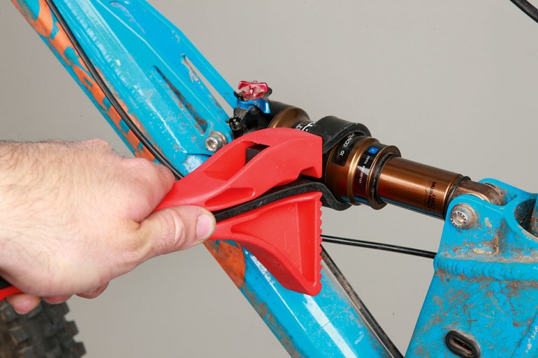 How to fit Fox Float rear shock volume spacers - MBR