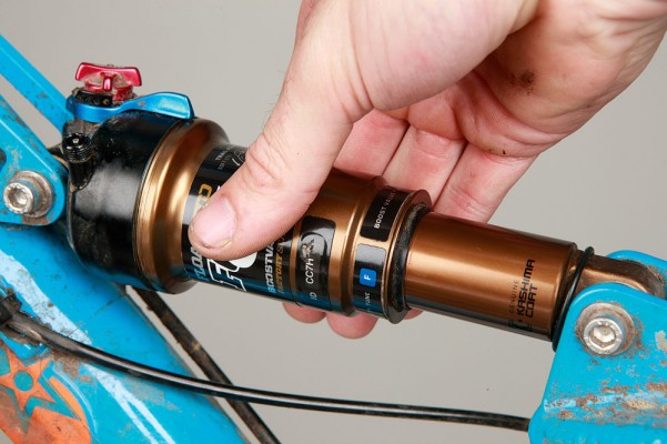 How to fit Fox Float rear shock volume spacers - MBR