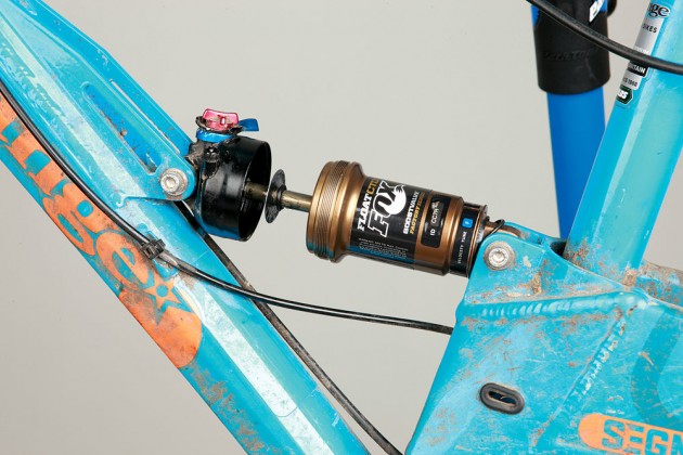 How to fit Fox Float rear shock volume spacers - MBR