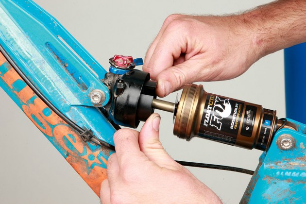 How to fit Fox Float rear shock volume spacers - MBR