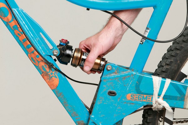 How to fit Fox Float rear shock volume spacers - MBR