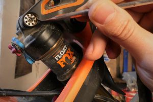 How to remove your rear shock - MBR