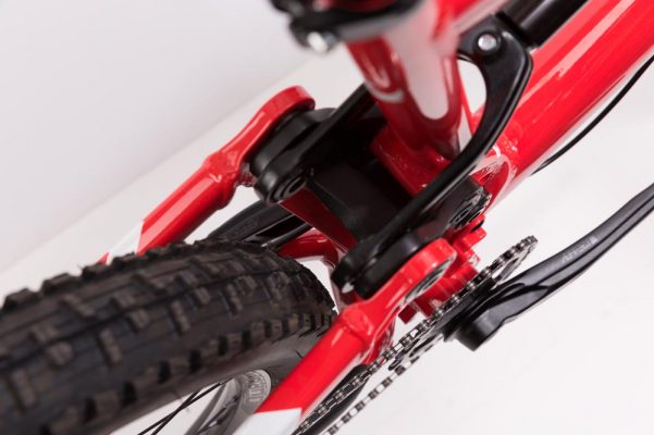 New Pivot Mach 6 gets the longer, lower, slacker treatment - MBR