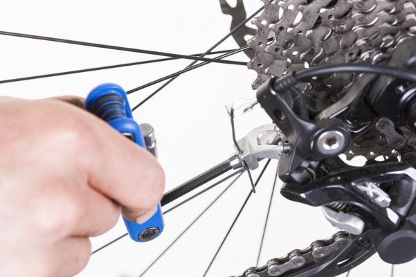 Ingenious way of dealing with a snapped gear cable - MBR