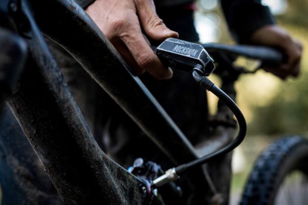 Best mountain bike shock pumps, digital and analogue: get your ...