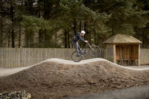 How to ride a pump track - MBR
