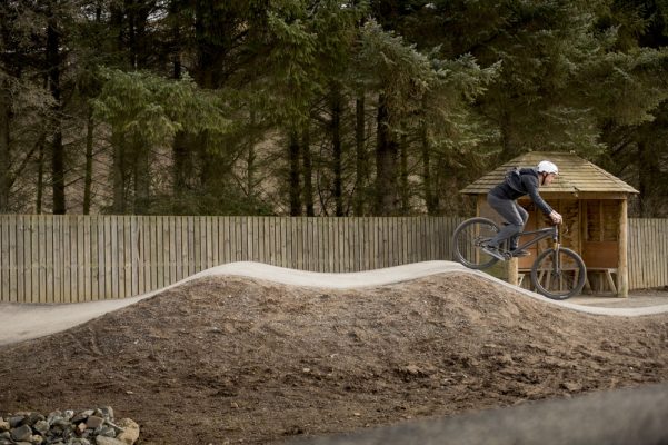 How to ride a pump track - MBR