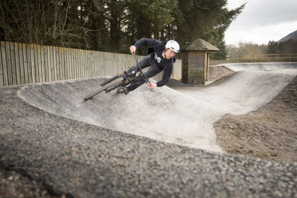 How to ride a pump track - MBR
