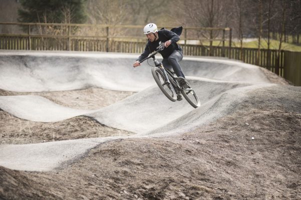 How to ride a pump track - MBR