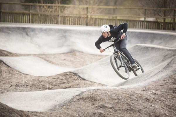 How to ride a pump track - MBR