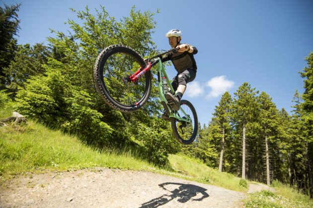 How to jump on a mountain bike - MBR