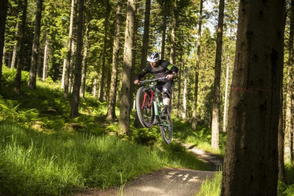 How to jump on a mountain bike - MBR