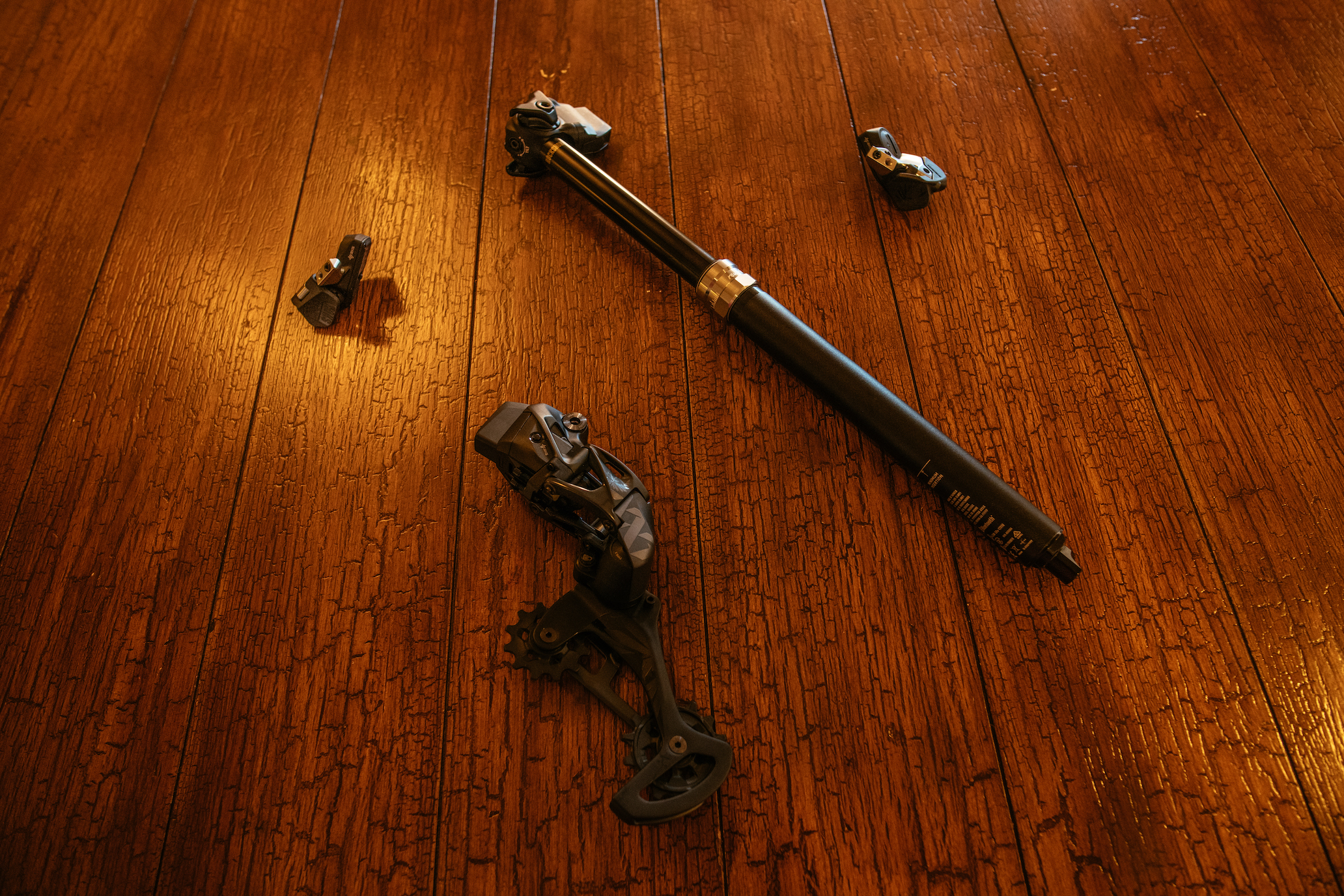 SRAM launches its wireless electronic Eagle AXS drivetrains and ...