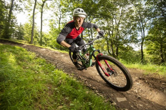 How to get better at cornering a mountain bike - MBR