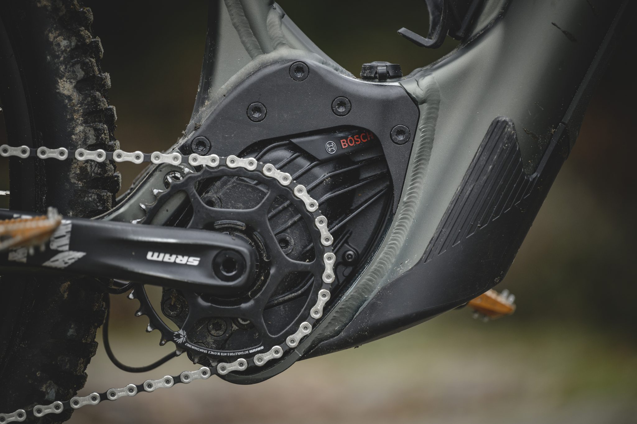 How to clean your e-bike (without screwing up the electrics) - MBR