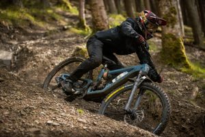 Deviate Guide is a carbon gearbox enduro bike designed in the UK - MBR