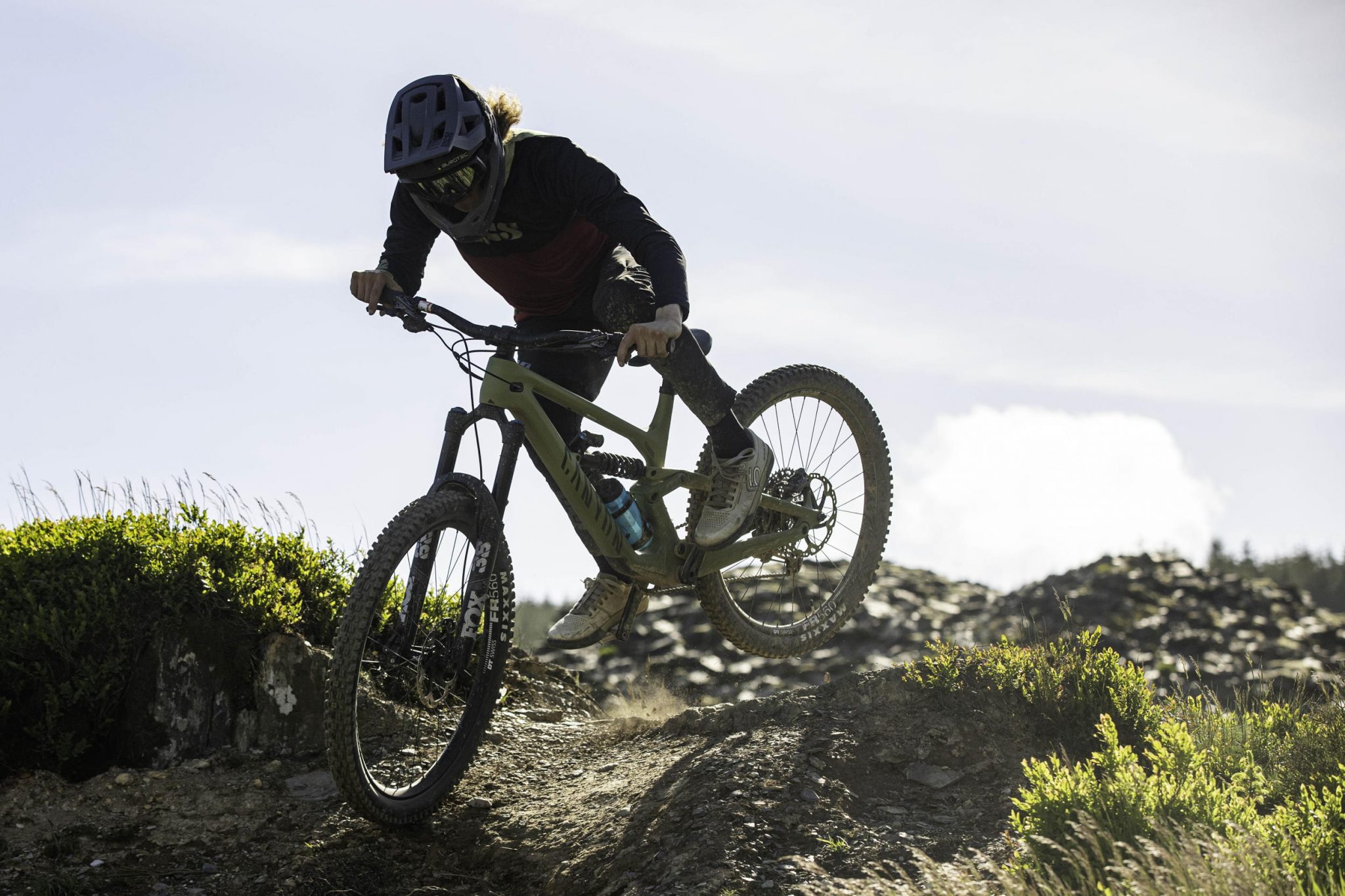 Canyon Torque CF8 review: smooth in the rough, playful on flow - MBR