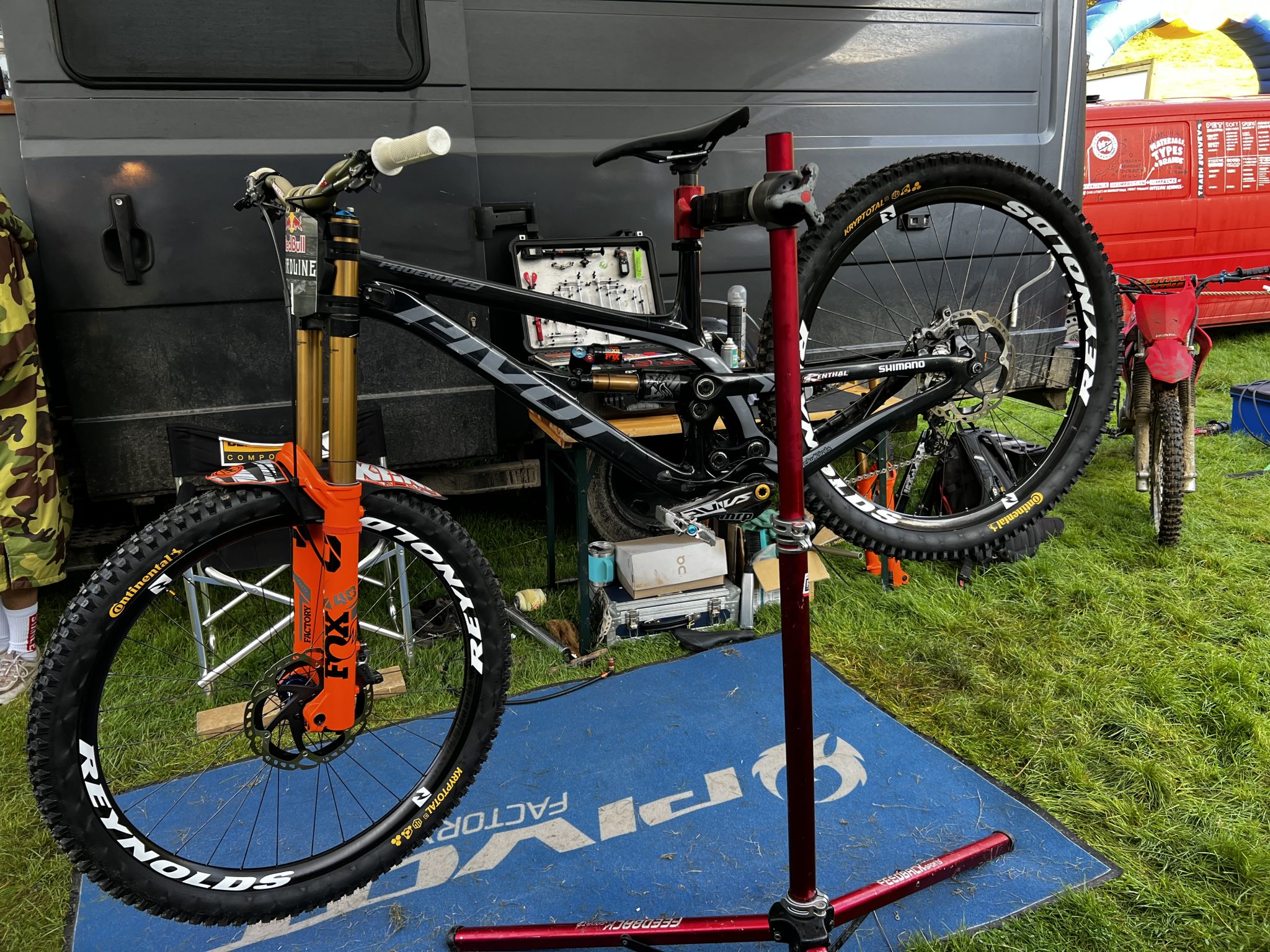 Pro bikes from the Red Bull Hardline 2022 - MBR