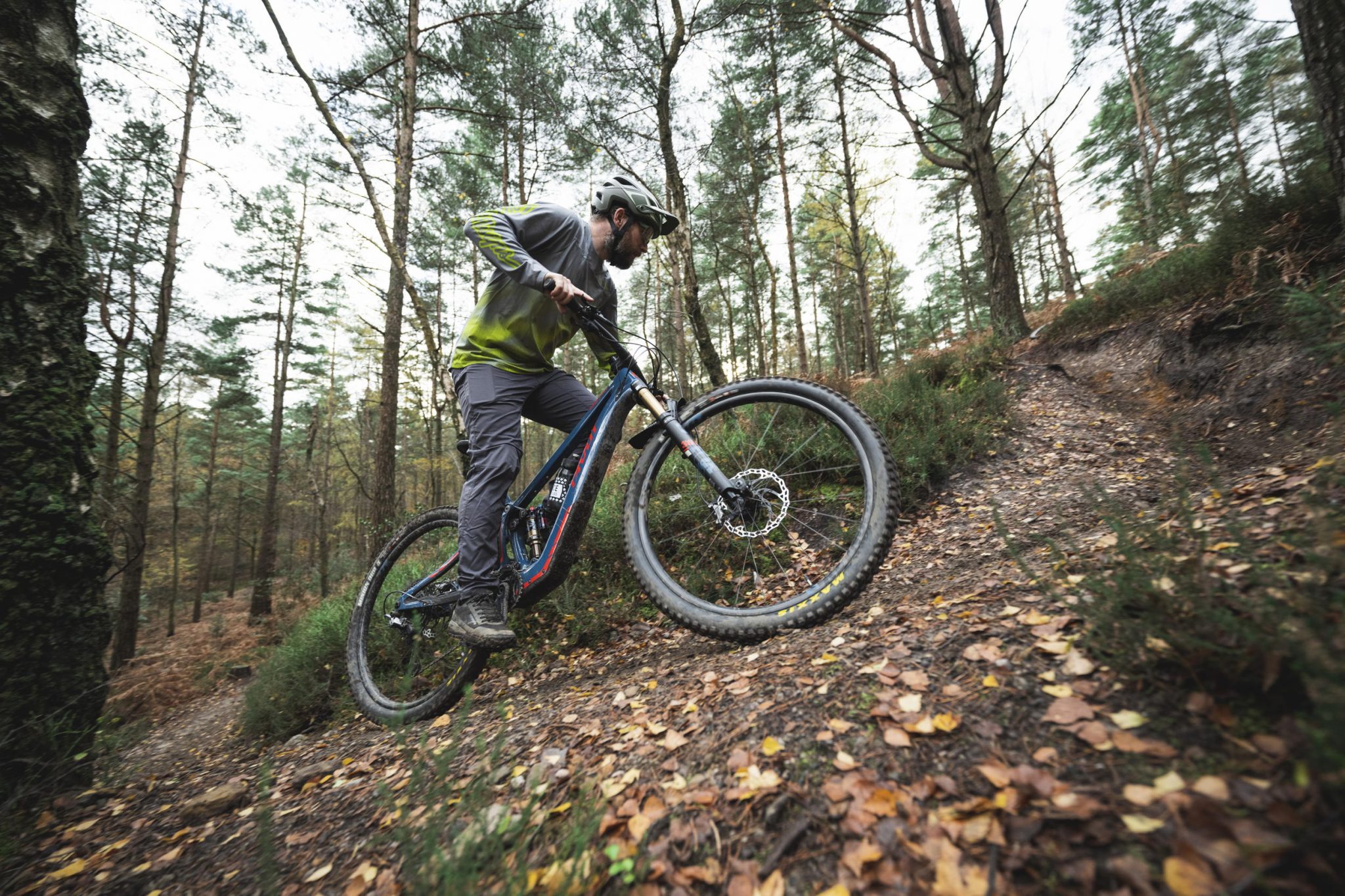 Pivot Shuttle SL 29 Team XTR eMTB review - MBR