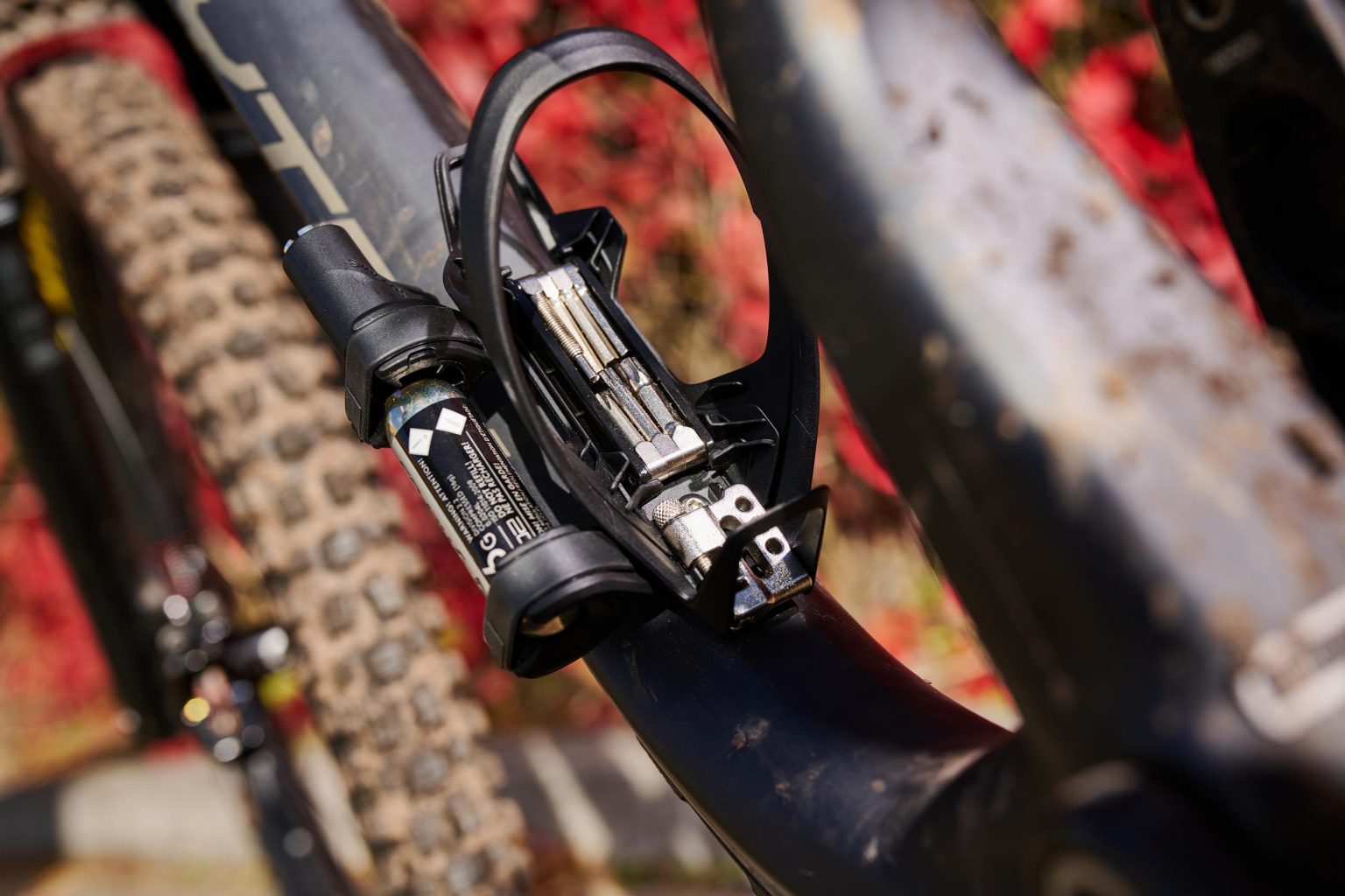 Syncros IS Cache CO2 bottle cage review - MBR