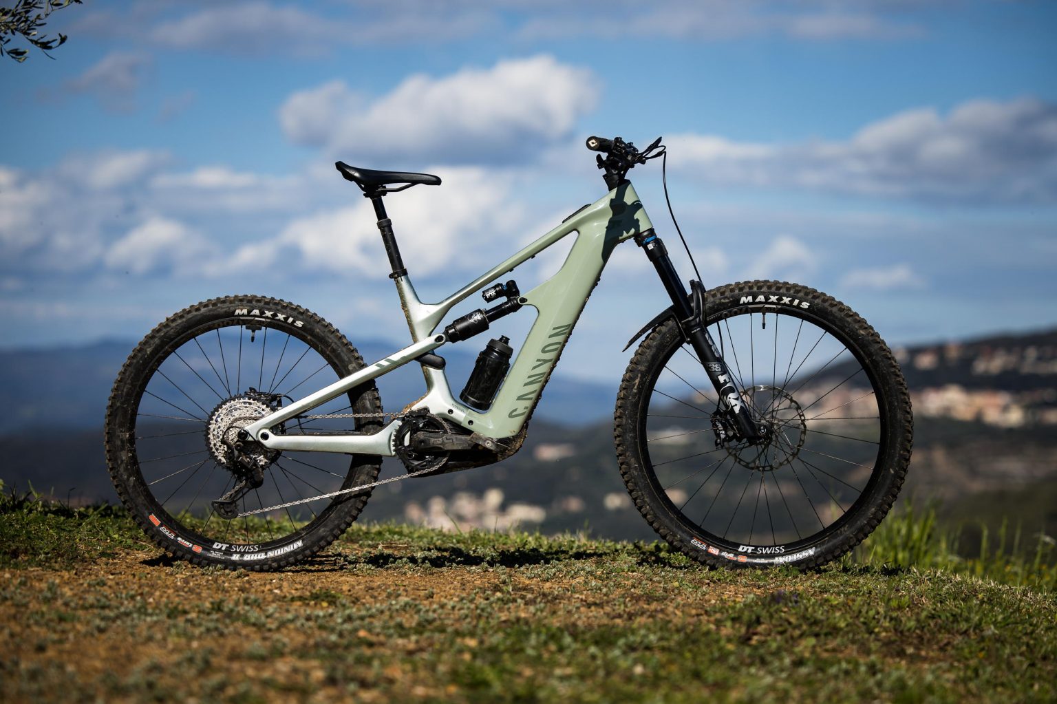 The Canyon Strive:ON CFR is a big-hit e-bike with the precision of a ...