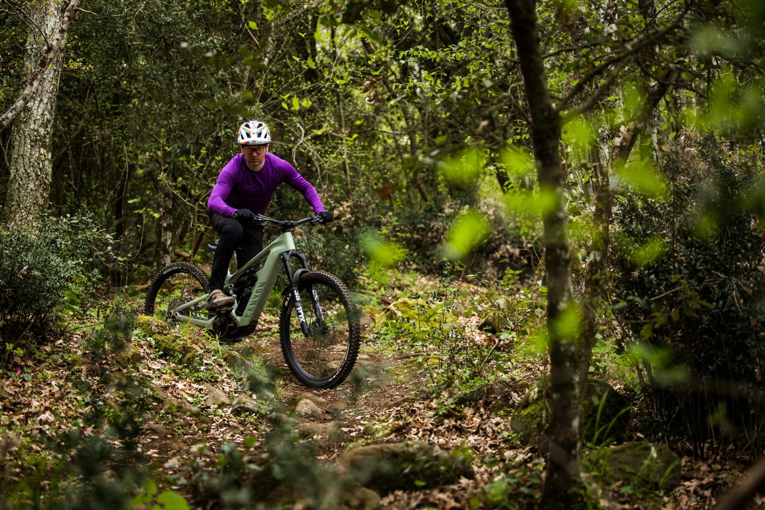 The Canyon Strive:ON CFR is a big-hit e-bike with the precision of a ...