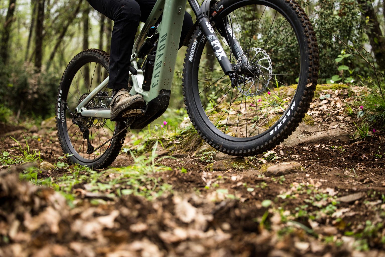 The Canyon Strive:ON CFR is a big-hit e-bike with the precision of a ...