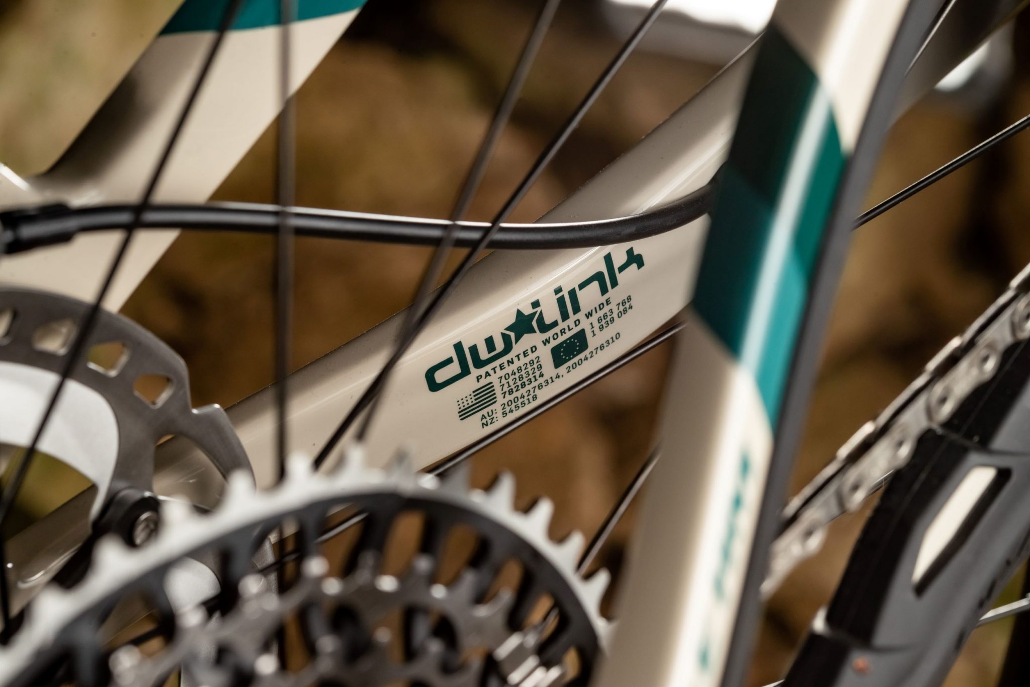 All-new Pivot Shuttle AM - a mid travel, Bosch powered electric ...