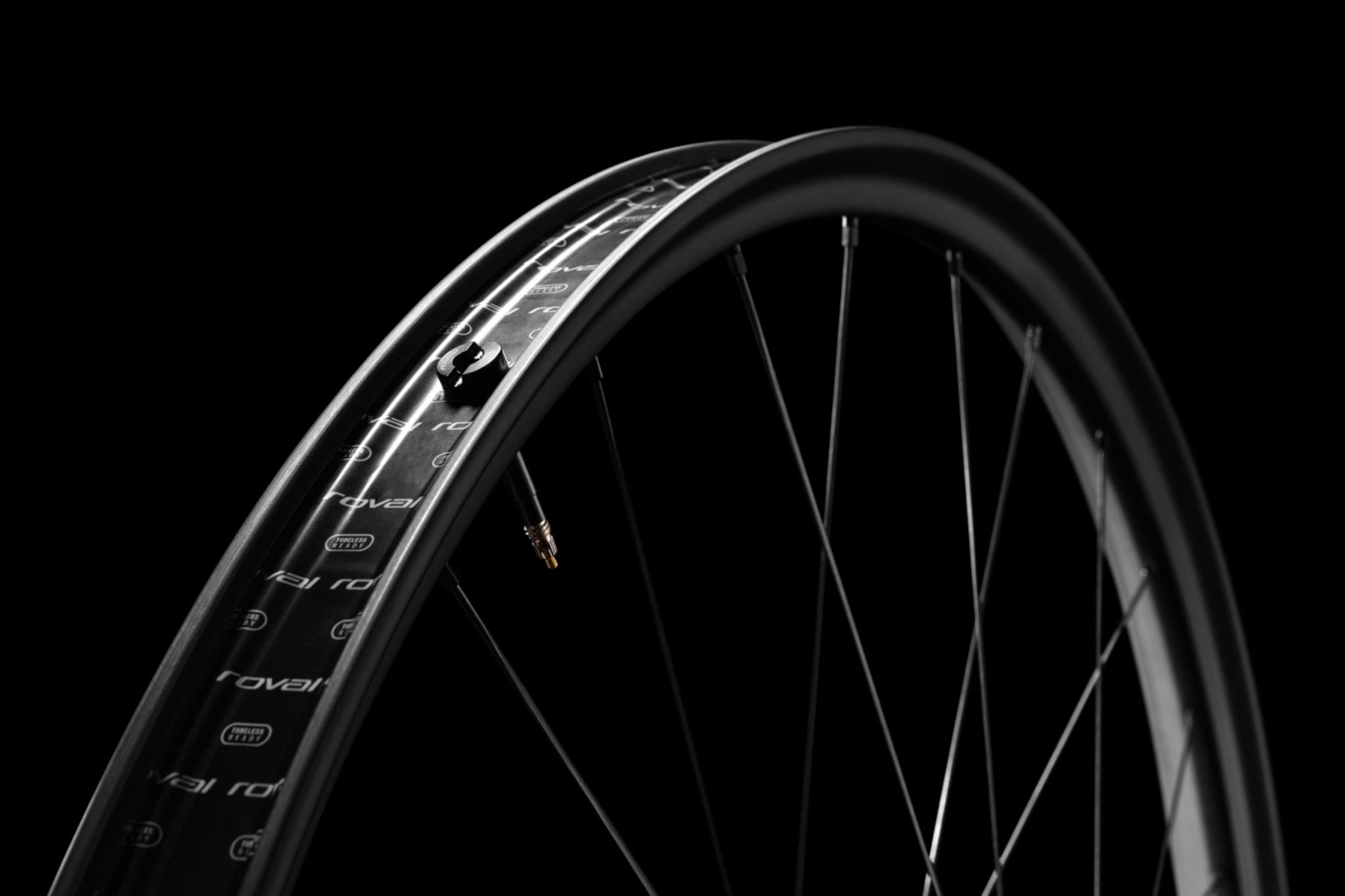 Roval launches new Traverse wheels, ThreadBed valve and '**it happens ...