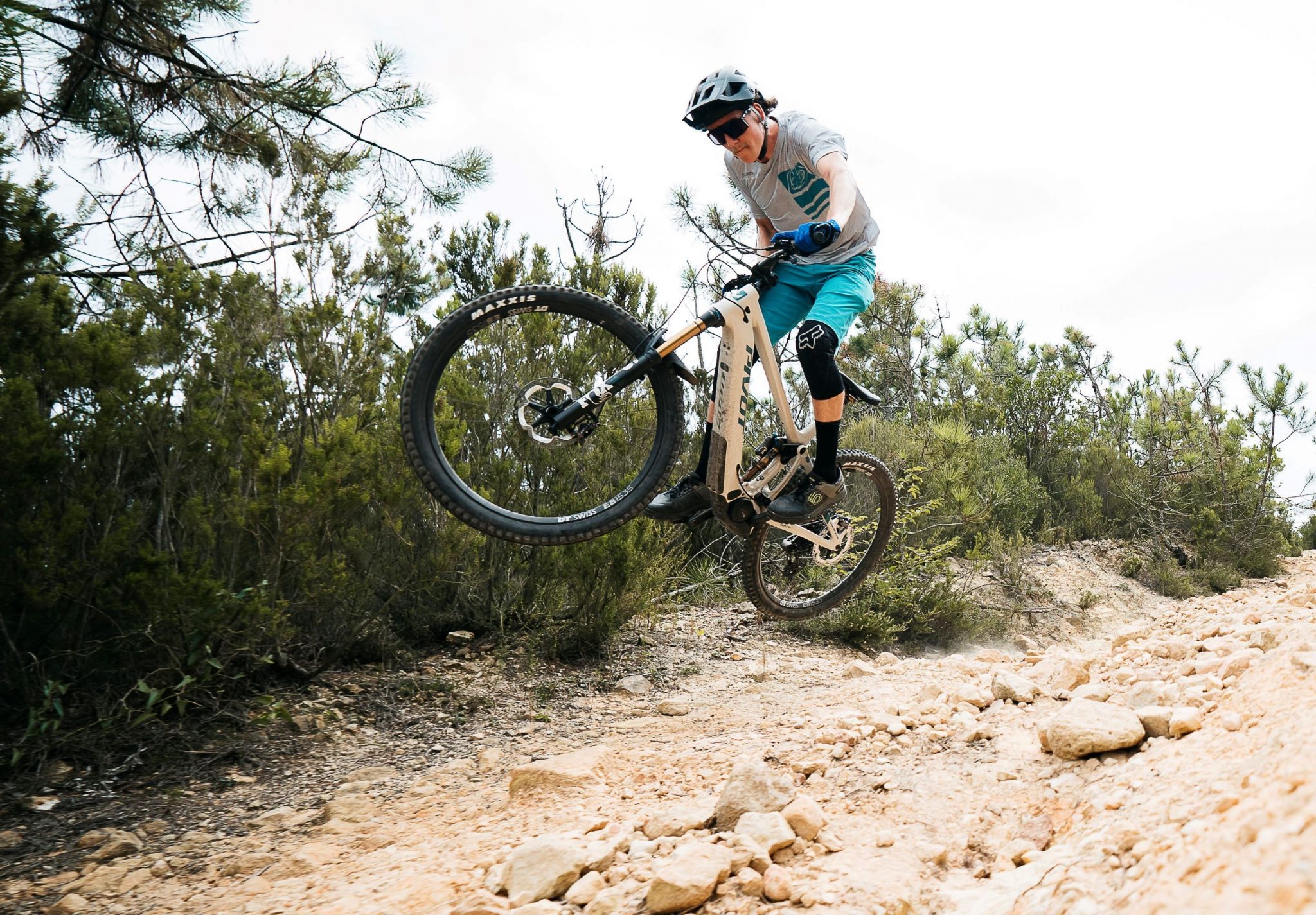 Pivot Shuttle AM Pro SRAM X0 first ride review - MBR