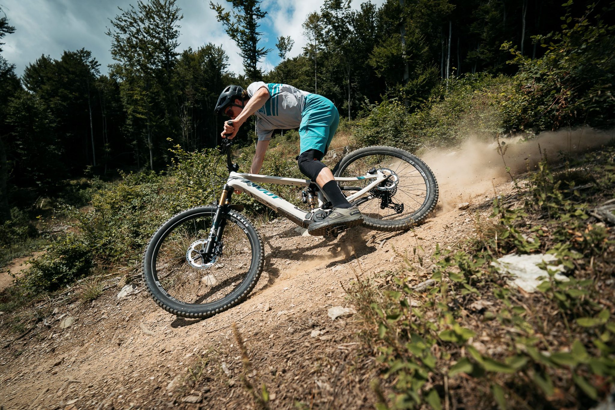 Pivot Shuttle AM Pro SRAM X0 first ride review - MBR