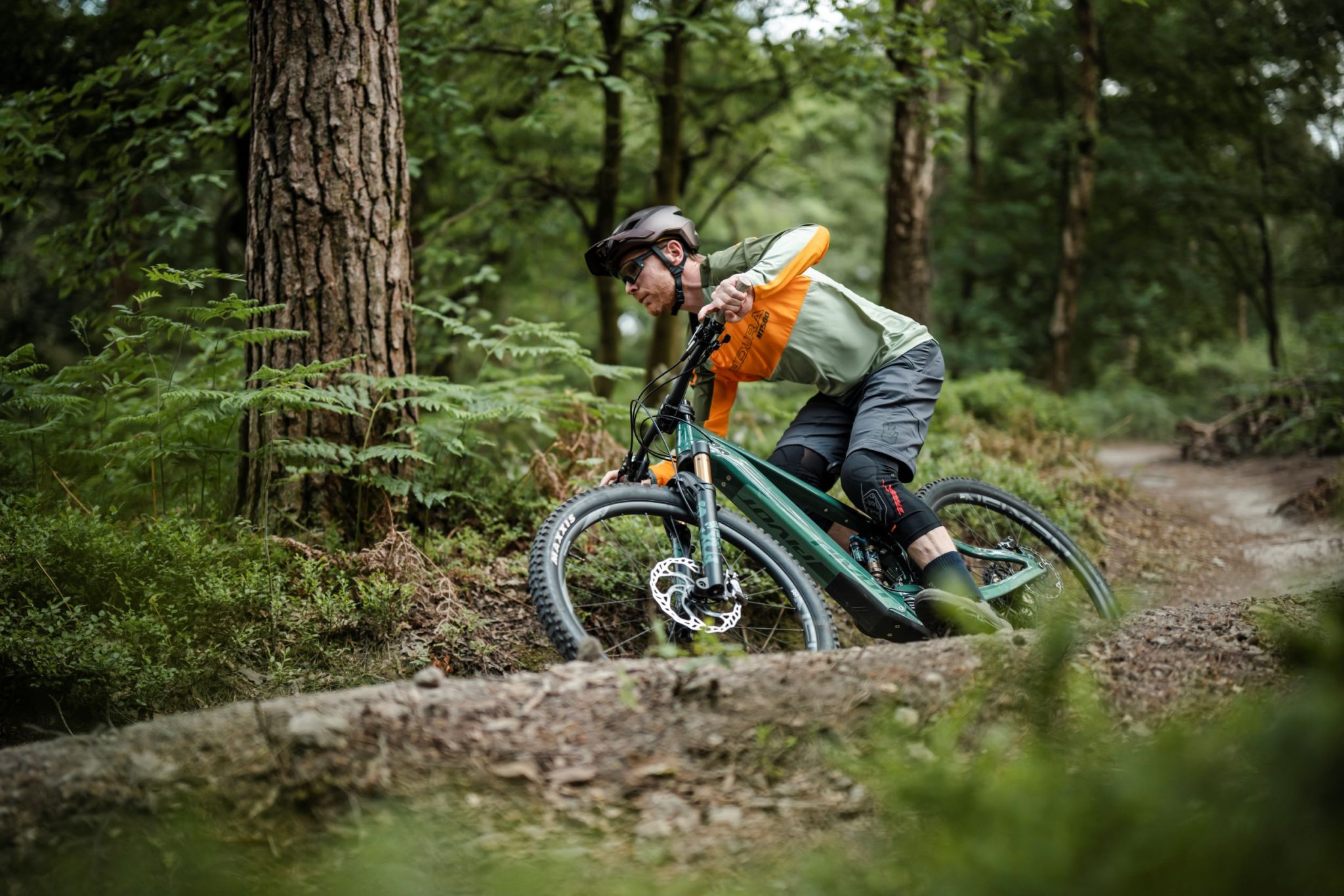 Pivot Shuttle LT 29 Team XTR first ride review - MBR