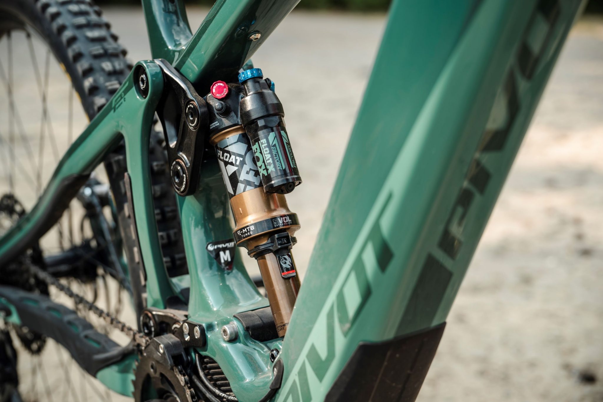 Pivot Shuttle LT 29 Team XTR first ride review - MBR