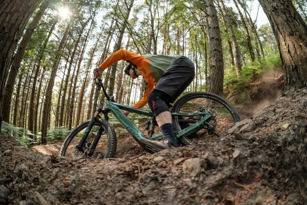 Pivot Shuttle LT 29 Team XTR first ride review - MBR