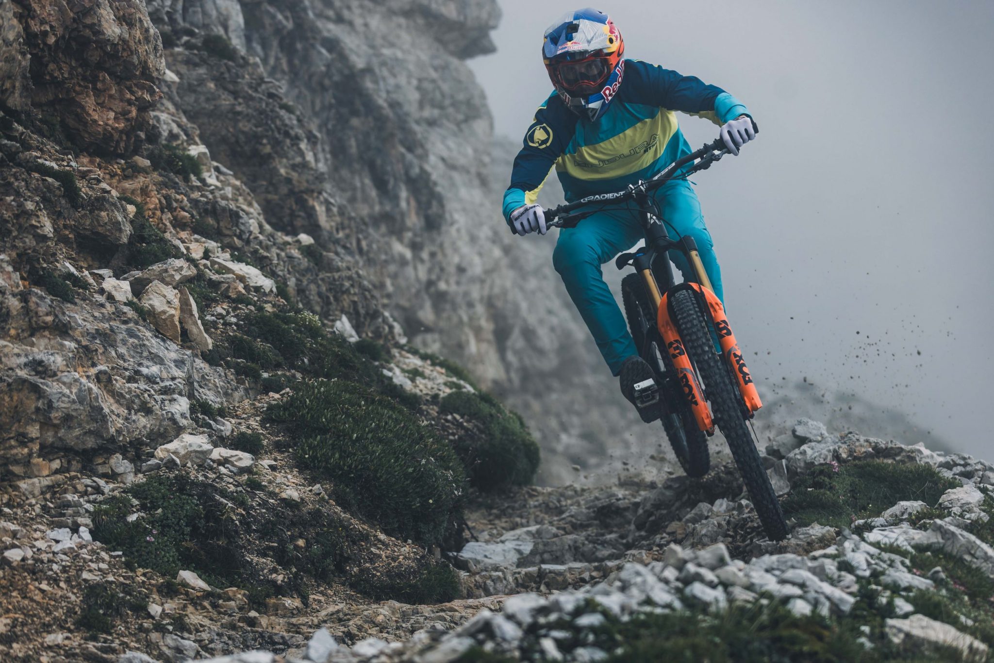 Buckle up for Ridgeline IV video edit: Gee Atherton rides the Dolomites ...