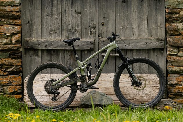 New Trek Slash gets high pivot idler, more travel and a bigger door - MBR