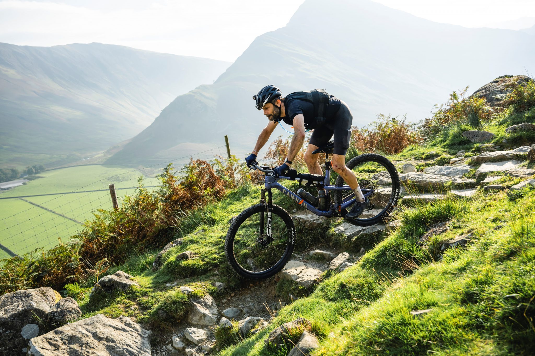 Canyon's new Lux Trail: XC race bike with internal frame storage and a ...