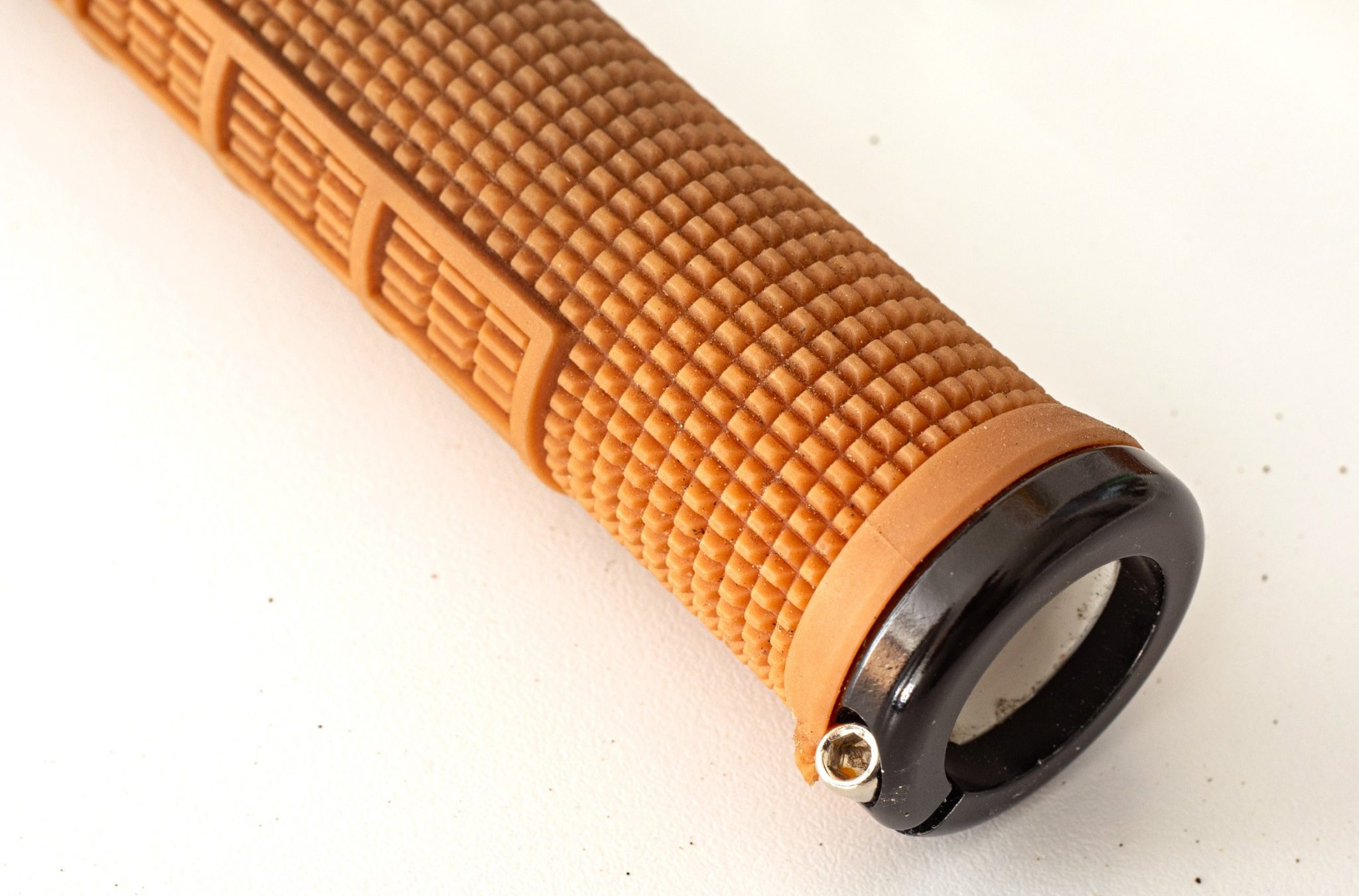 Got a busy bar? Try the Lizard Skins Machine lock-on grip and its super ...