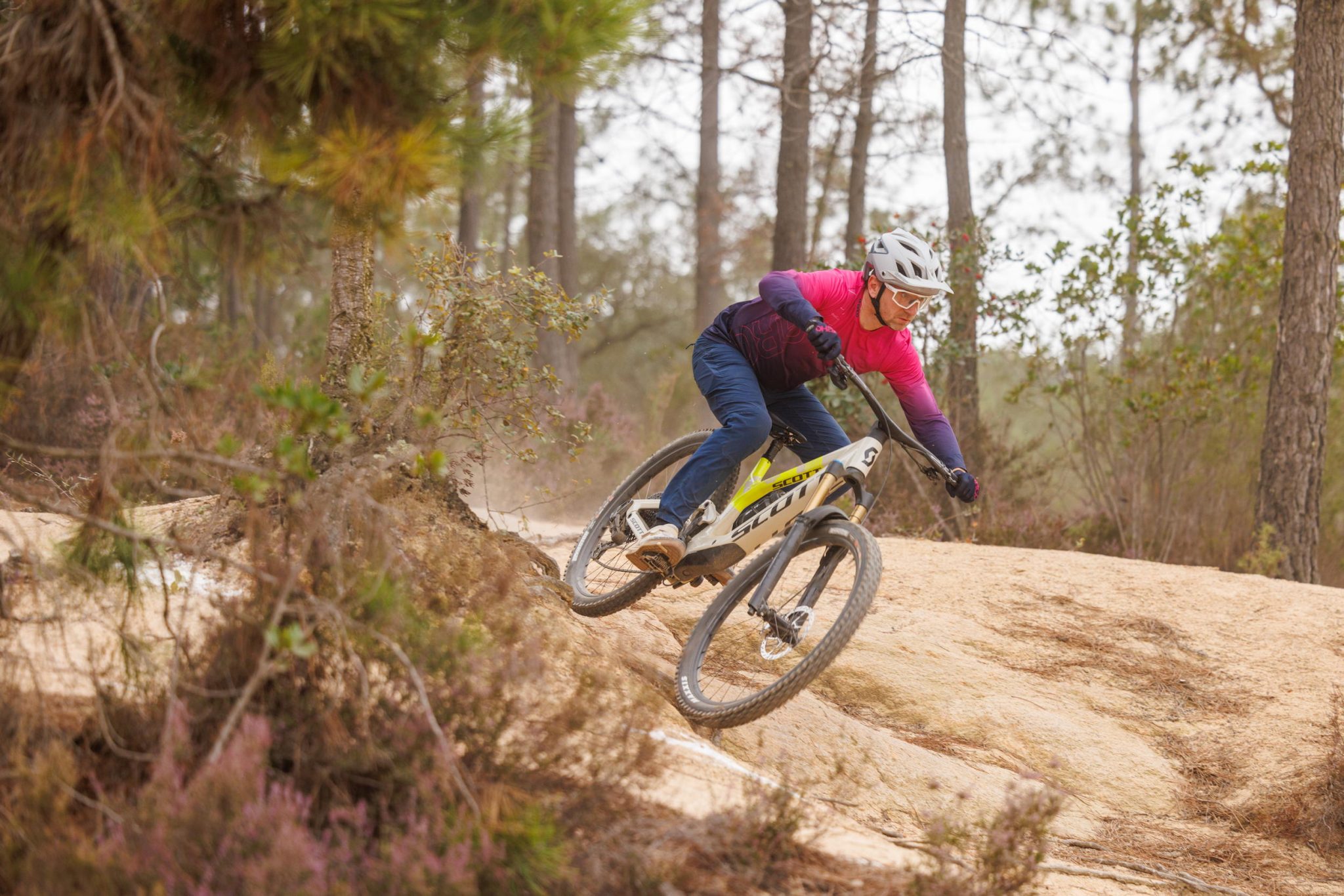 The Scott Ransom 900 RC hides its shock inside the frame, but boasts a ...