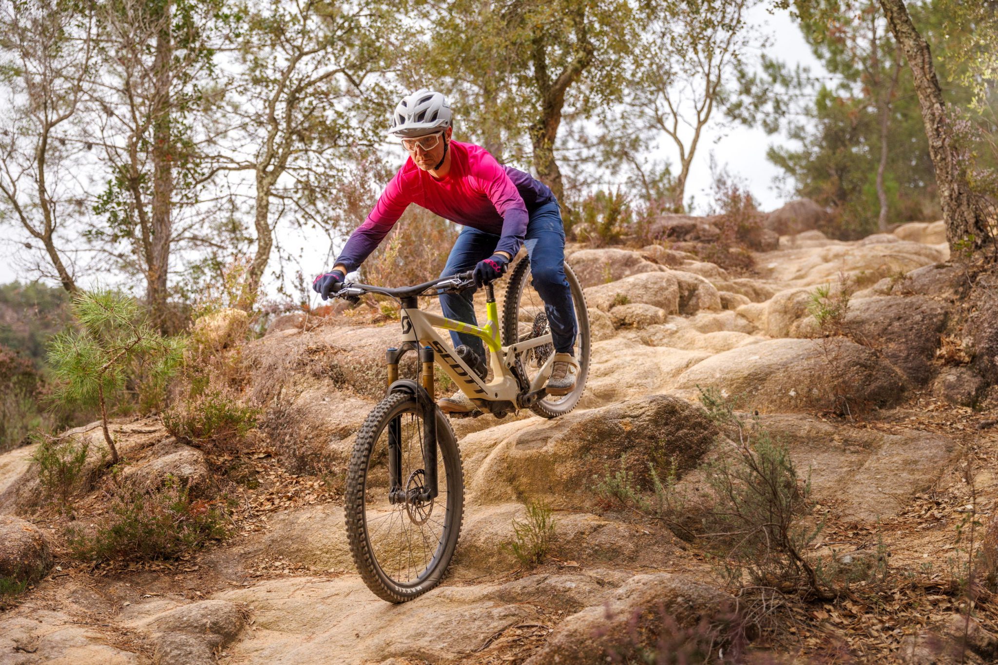 The Scott Ransom 900 RC hides its shock inside the frame, but boasts a ...