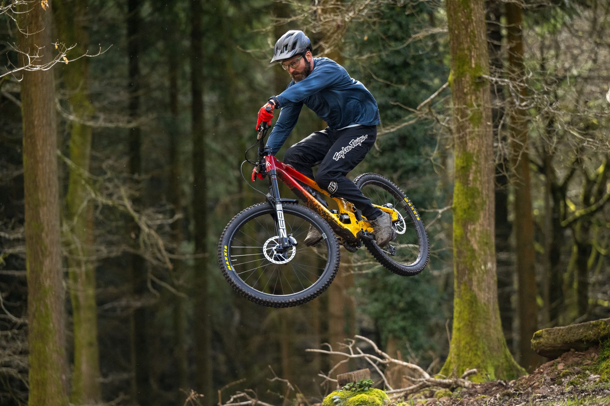Forbidden's Dreadnought V2 has even longer chainstays than the original high-pivot enduro sled ...