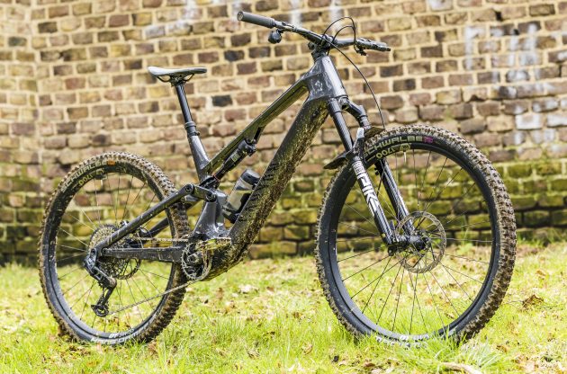 The Neuron:ON fly CF9 is Canyon's first sub-20kg e-bike, and it kills ...