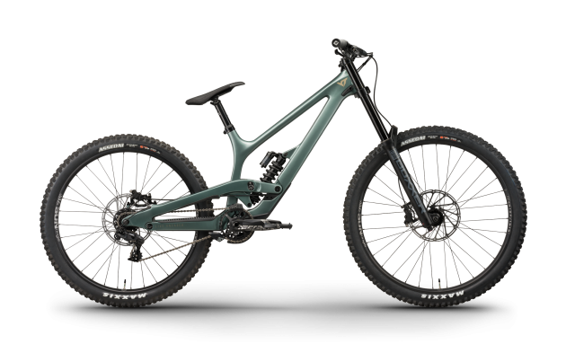 YT's new Tues downhill bike looks the same as the old one, but there ...