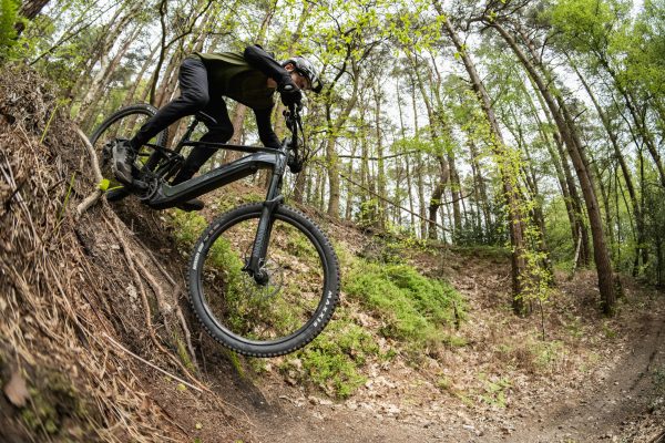 With a cutting edge frame and custom Yamaha motor, Giant's Stance E+ 1 ...